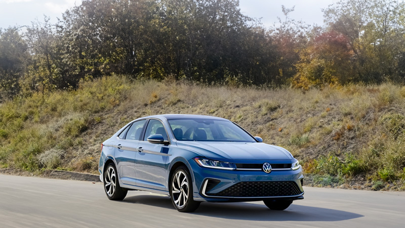 Volkswagen Jetta 2024 vs 2025: ¡Comparativa completa y rendimiento ...