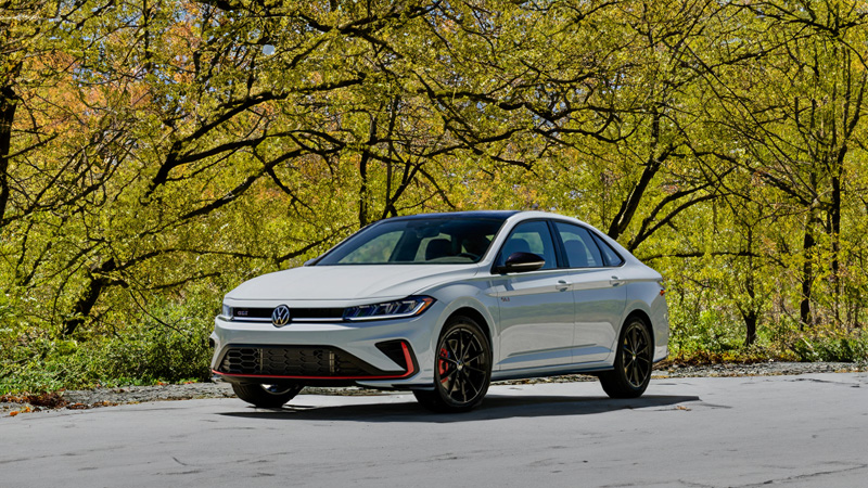 Volkswagen Jetta vs Nissan Sentra: ¿Cuál es mejor para una familia en ...